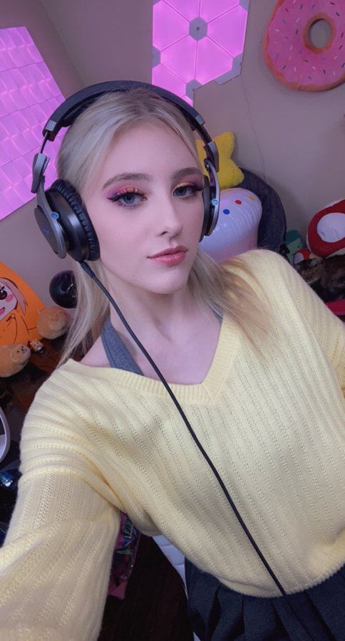 金发碧眼！ 让全日本男性疯狂的性感洋娃娃「Melody」推特表示想再回日本拍新作品！ | 杂谈社